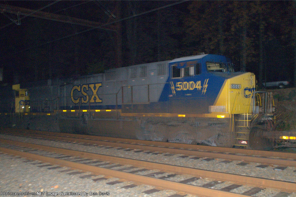CSX AC60CW 5004 trails on Q702-09